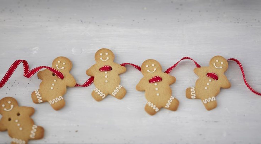 15 Genius Eco & Upcycled Christmas Decoration Ideas To Put Up This Year