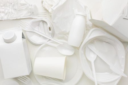 UK To Ban Single-Use Cutlery and Tableware In ‘War On Plastic’
