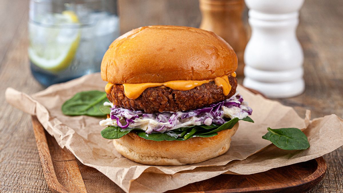 v2foods-plant-based-meat-burger-bleed-colour-appearance-sxsw-sydney-2 ...