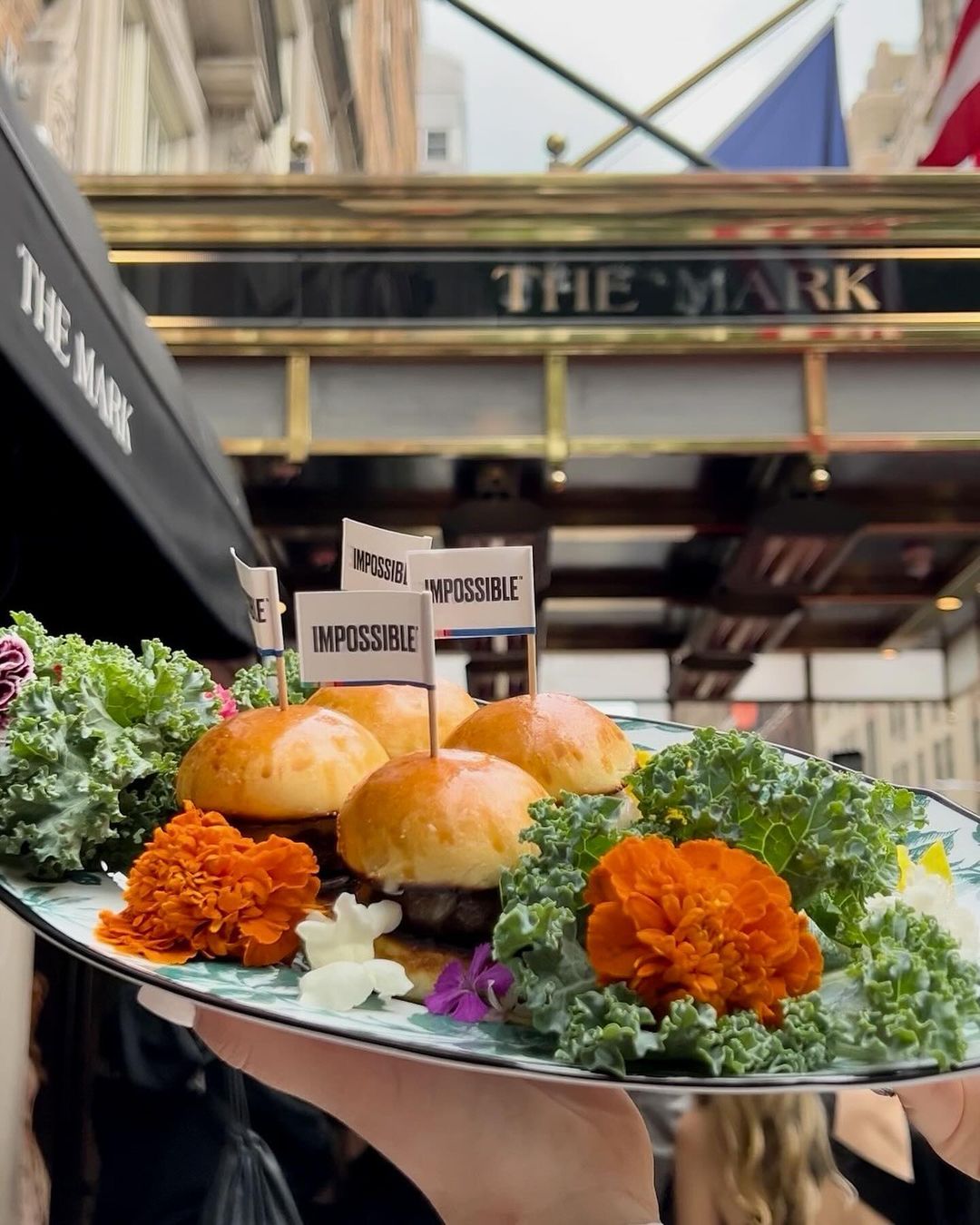 met-gala-2024-food-impossible-neat-burger-vegan-chicken-4 - Green Queen